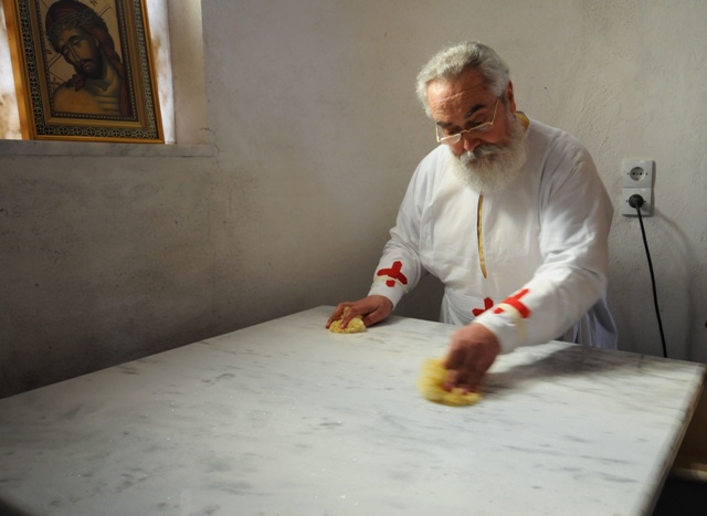 ΕΓΚΑΙΝΙΑΣΤΗΚΕ Ο ΙΕΡΟΣ ΝΑΟΣ ΤΟΥ ΑΓΙΟΥ ΒΑΣΙΛΕΙΟΥ ΣΠΑΡΤΗΣ | ΙΕΡΑ ...